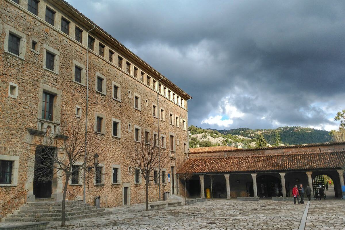 10 razones para ir al Santuari de Lluc - Turisme Petit